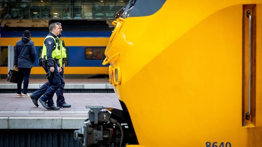 Geen treinen tussen Hoofddorp en Leiden Centraal door aanrijding ...