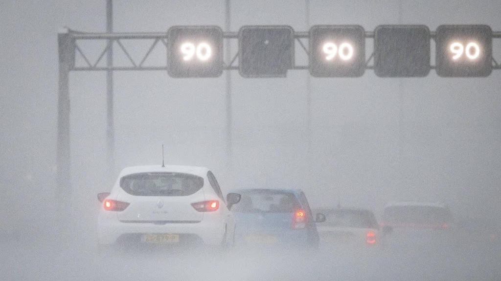 KNMI verwacht onweer vanuit Limburg, code geel in deel van land ...