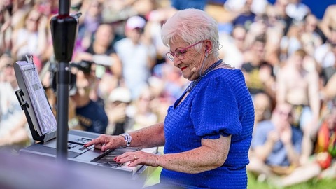 Orgel Joke herstelt van val en maakt zich op voor WK én Badpop ...