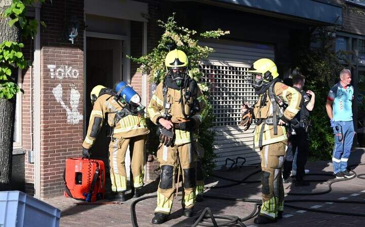 Hoogwerker ingezet voor keukenbrand bij toko in Alkmaar | Noordhollands ...