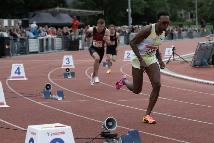 Sprinter reanimeert loopbaan in Leiden en laat vriendin Lieke Klaver ...