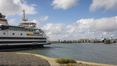 TESO-schip Dokter Wagemaker naar Amsterdam voor knip- en scheerbeurt ...