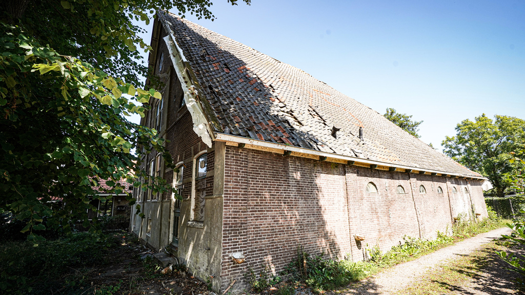 Steekspel rond historisch waardevolle kaasboerderij in Jisp. Oud ...