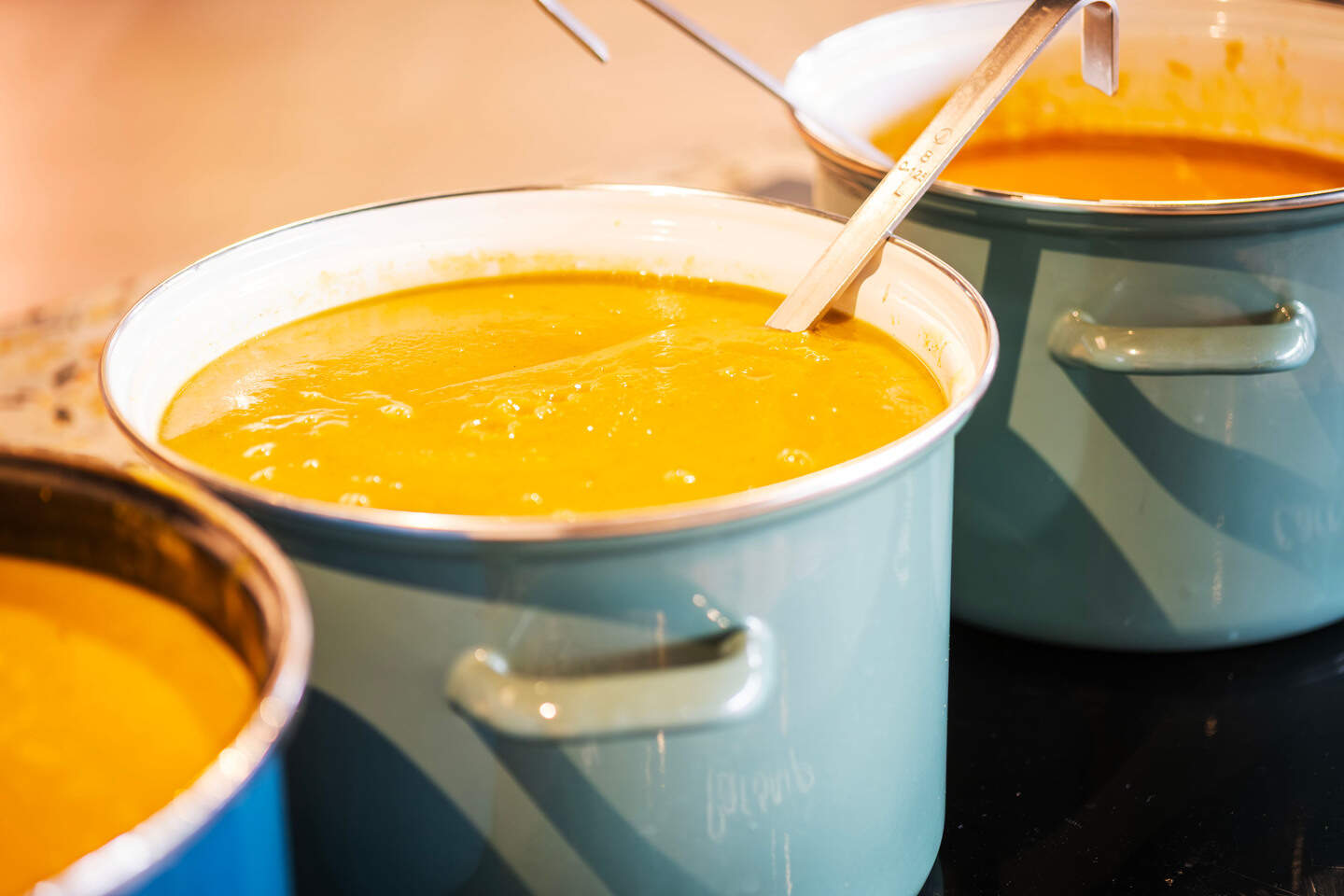 Hoe smaakt een bedrijfslunch die rechtstreeks van het land komt? The ...