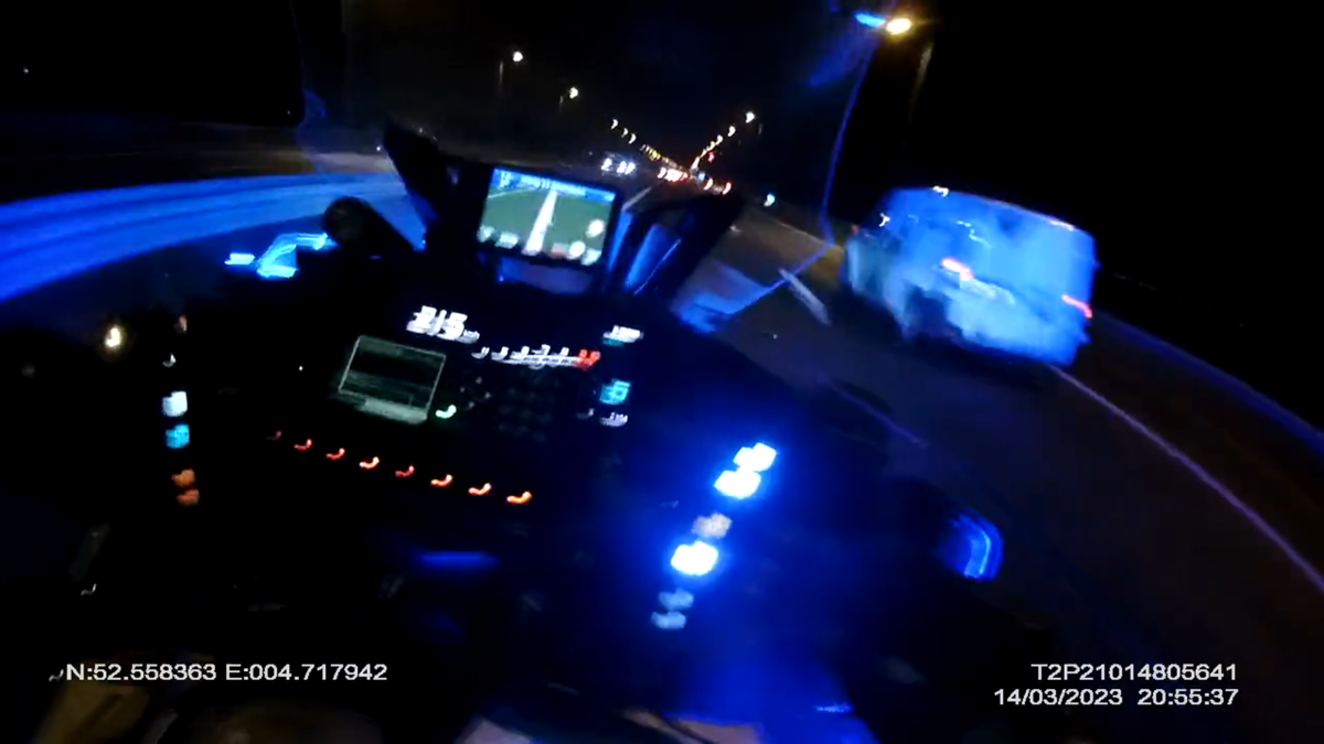 Met 220 km/u op de A9: motoragent moet gashendel vol opentrekken om ...