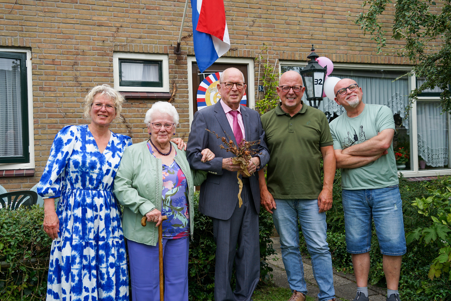Bestuurder, scheidsrechter, voorzitter en trouwambtenaar. Stilzitten ...