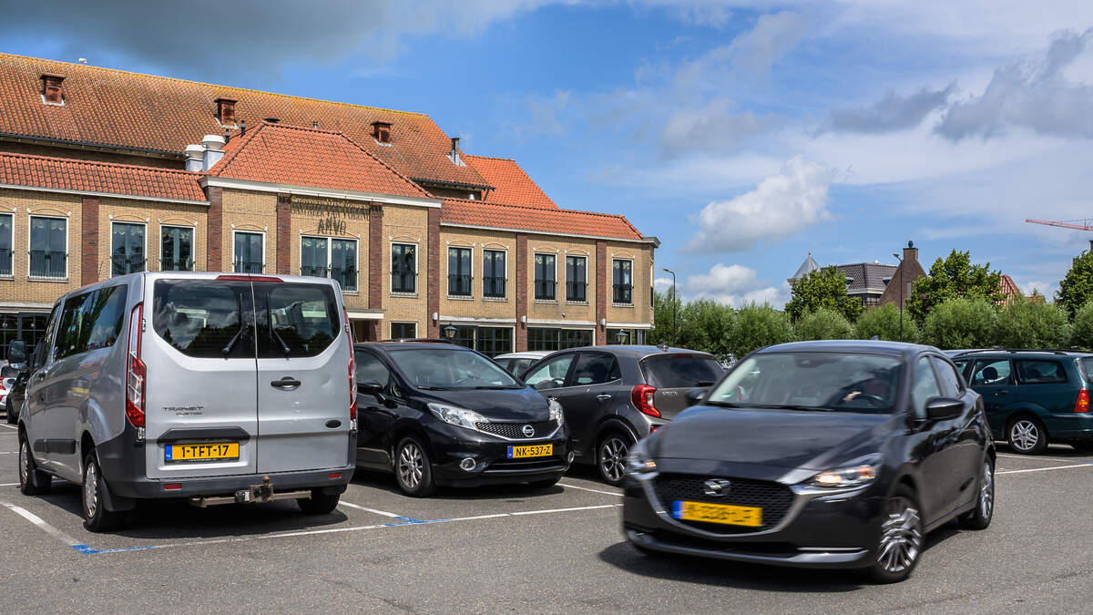 Plan voor betaald parkeren in Edam en Volendam uitgesteld: ’Waarom is ...