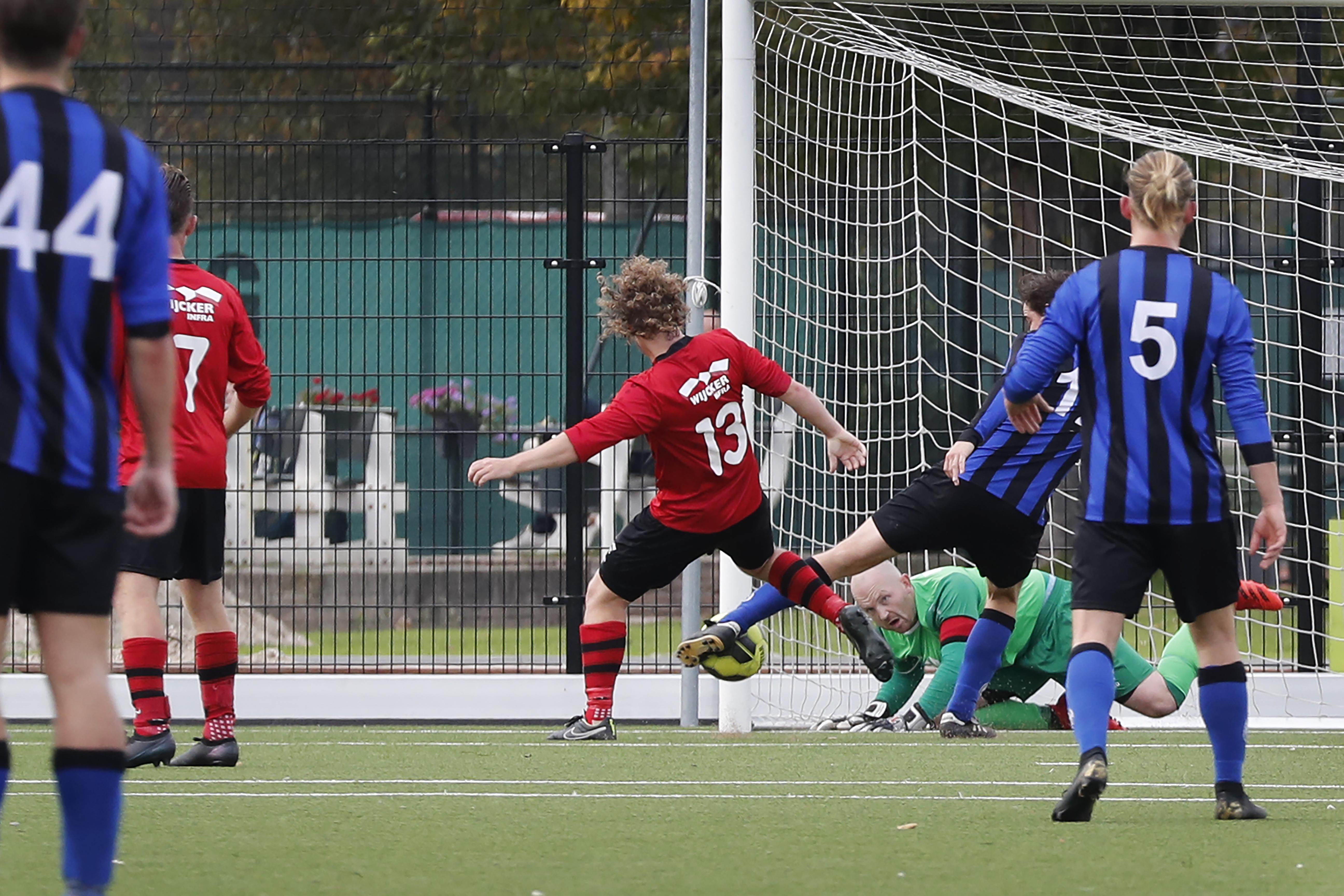 Keeper Dave Davidson heeft na stoppen van De Kennemers vrijwilliger ...