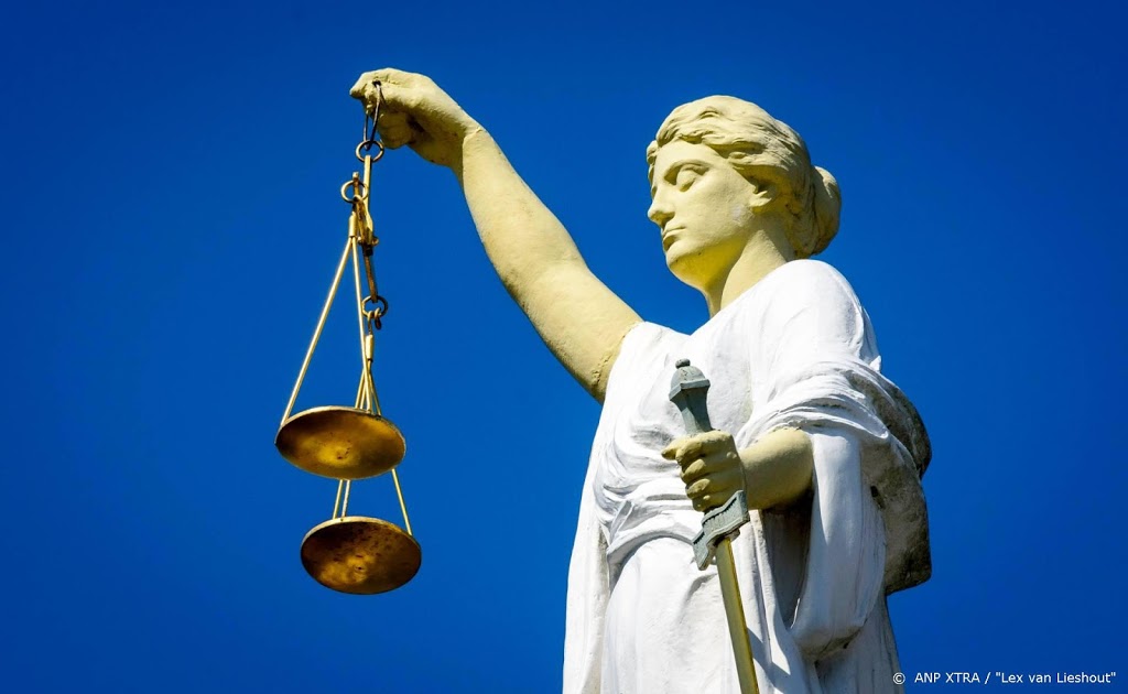 Pornosite Vaginanl Aangeklaagd Om Illegale Naaktbeelden