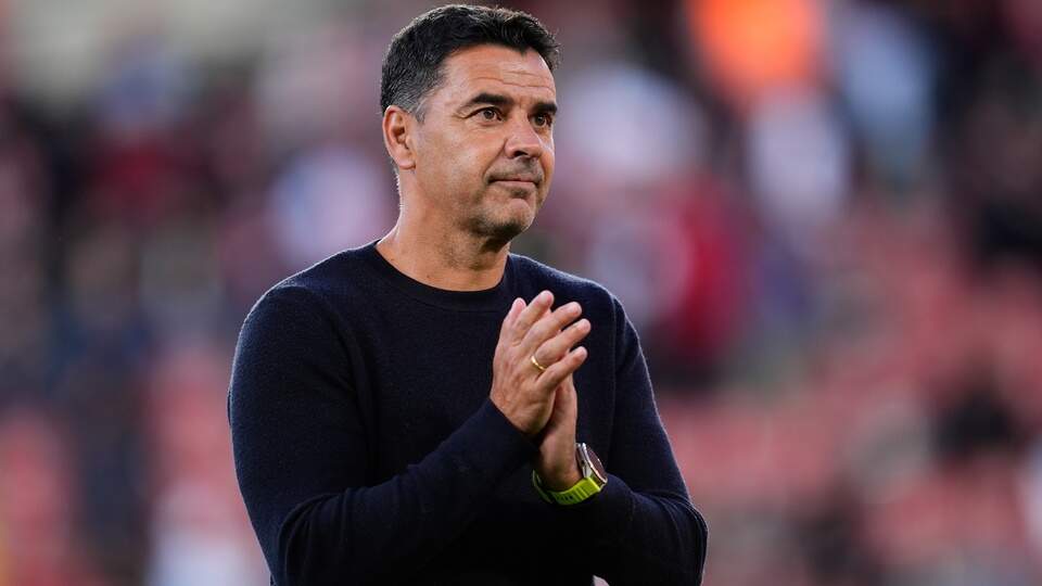 Technische staf van nieuwe Ajax-trainer Míchel compleet | De Gooi- en ...