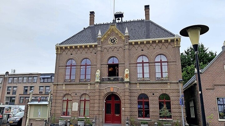 Aanvullend geluidsonderzoek na bezwaar over nieuw gebruik oud raadhuis ...