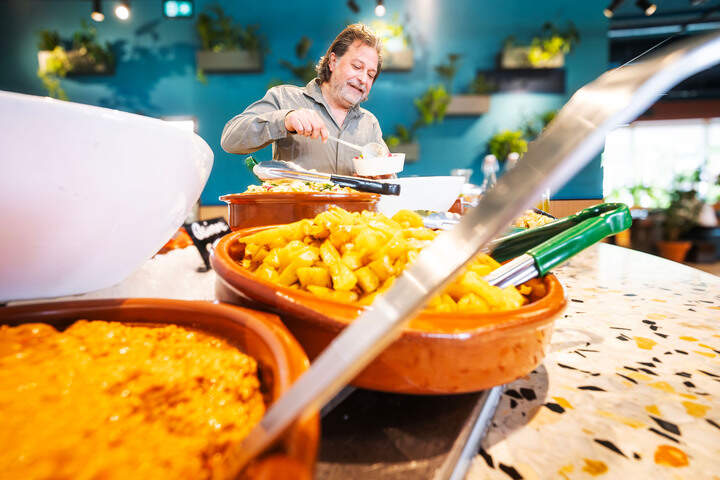 Hoe smaakt een bedrijfslunch die rechtstreeks van het land komt? The ...