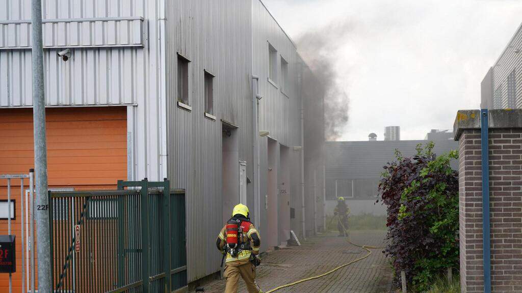112-nieuws van 13 mei: veel rook bij brand in gebouw Enkhuizen, auto ...