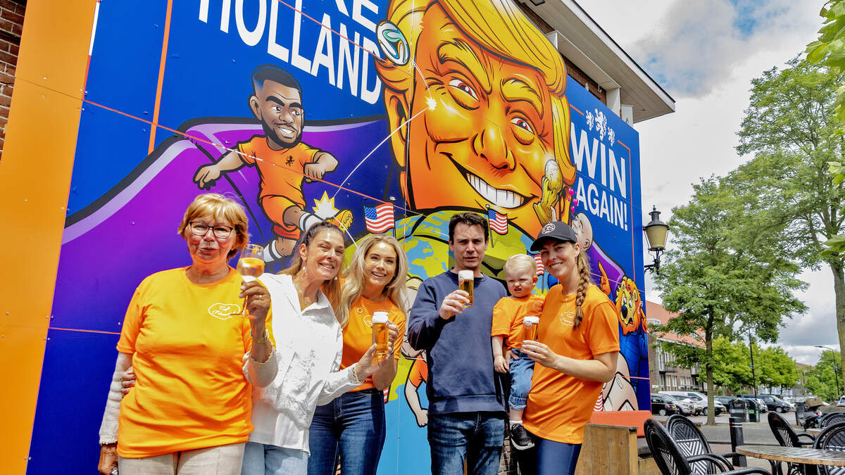 Trump met slogan ’Make Holland win again’ op gevel Café Scheiwijck in ...