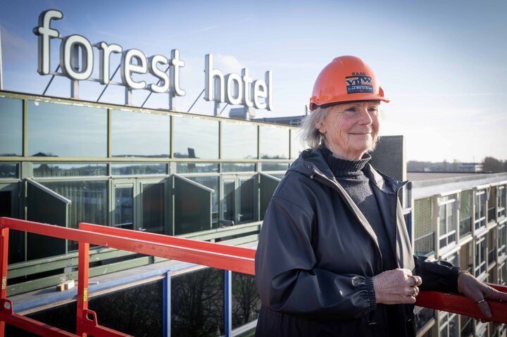 ’Aanwinst voor stad en verrijking Julianaplein’. Verbouwd Forest Hotel ...