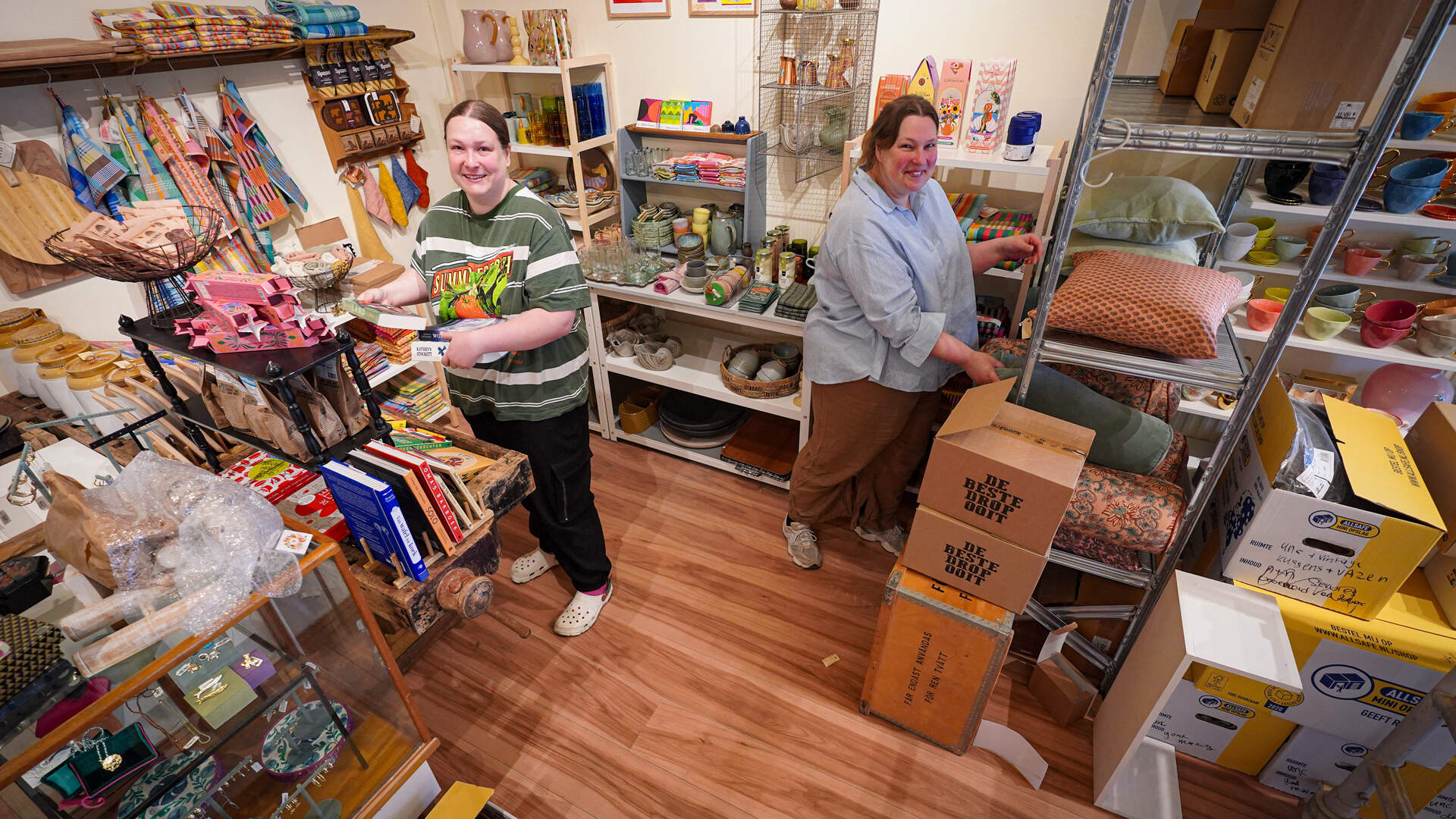 Willemien (42) en Alisa (32) verhuizen hun winkel Zaansch Faam naar de ...