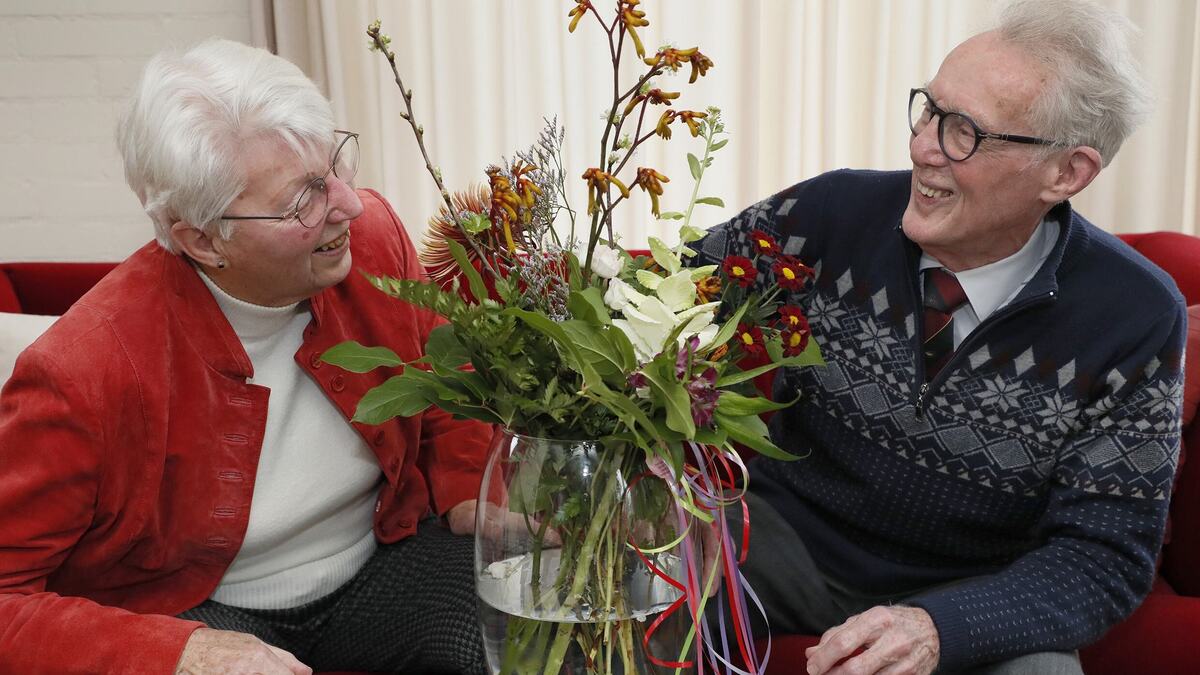 Uitgesteld huwelijksfeest komt toch nog na lelijke val. Jan en Clara de ...