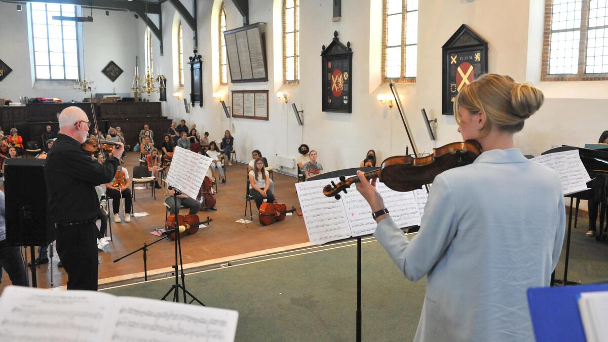 Laatste leerlingenconcert van ervaren viooldocent Daniel Strang: ’Veel ...