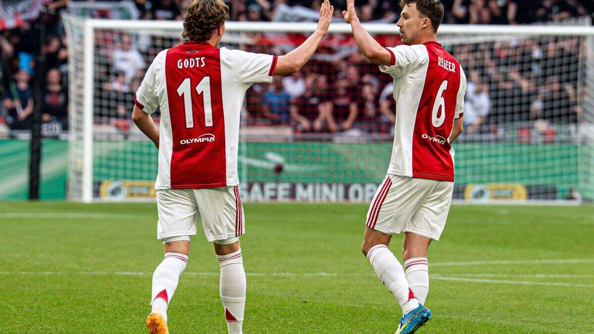 Mika Godts redt op valreep punt voor Ajax tegen PSV 2 | Haarlems Dagblad