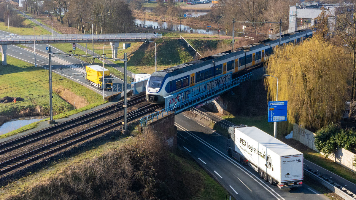 Fly-over van de A9 naar de N9? En wat gebeurt er met de botsbrug ...