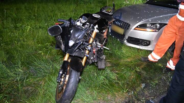 Motorrijdster zonder rijbewijs breekt been bij crash op N9 in Alkmaar ...