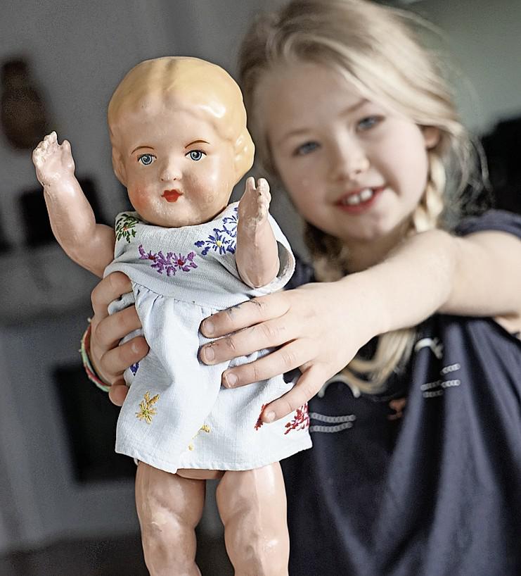 Met de pop van Anna mag niets gebeuren. ’Nooit’ | Leidsch Dagblad
