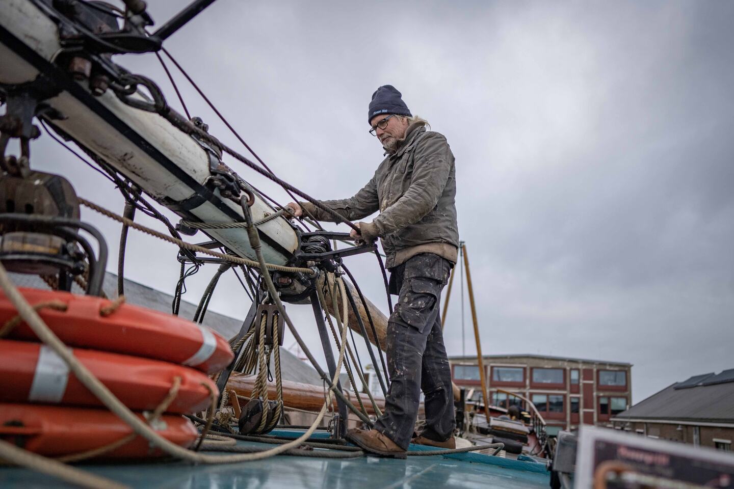 ’Wat niet meer uit de fabriek komt, kunnen ze hier nog maken’. Antiek ...