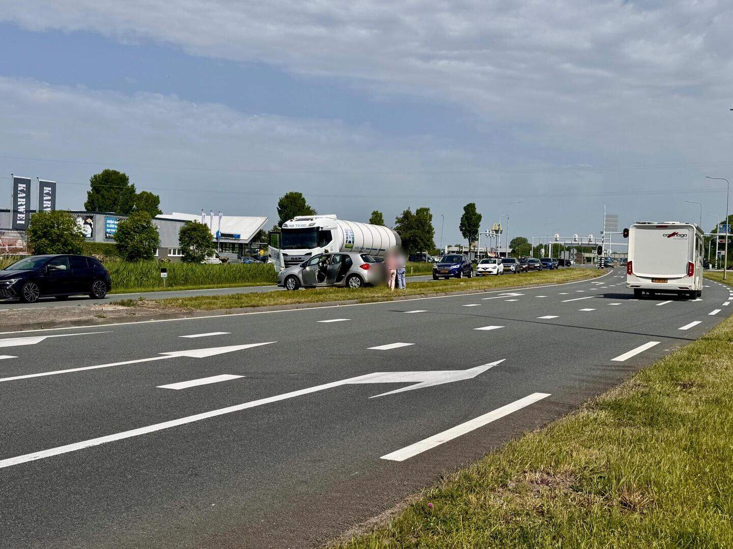 Gewonde bij botsing tussen auto en vrachtwagen op kruising N307 en N505 ...