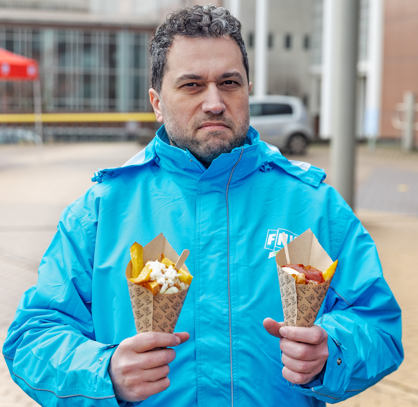 Wordt het een patatje vrede? Of toch een patatje oorlog? Ludieke actie ...