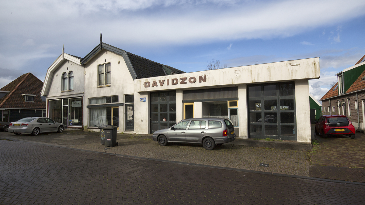Binnenkijken bij de gerestaureerde Garage Davidzon in Westzaan ...