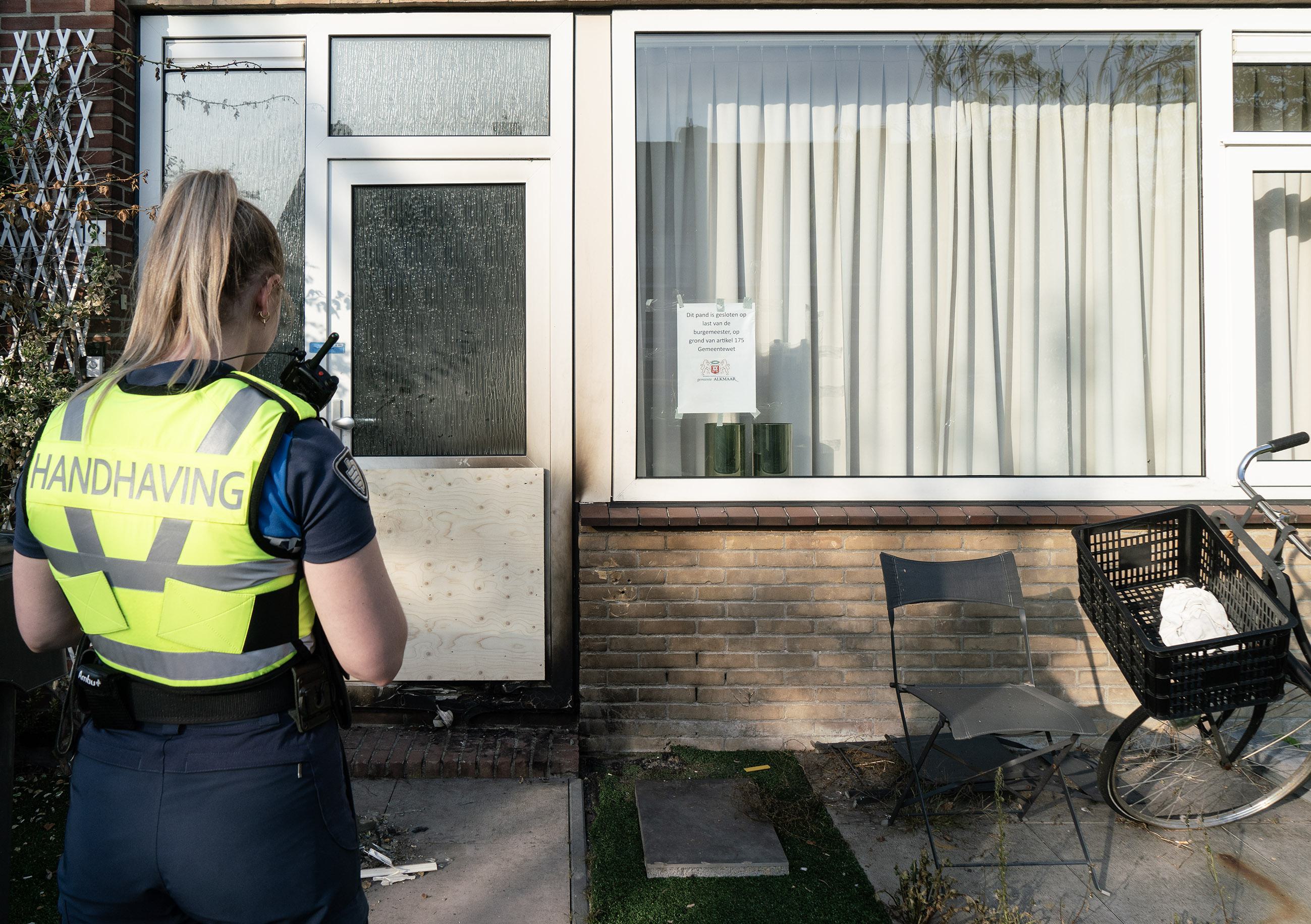 Crimineel conflict, foto’s van stapels geld en 294 Cobra’s in de ...