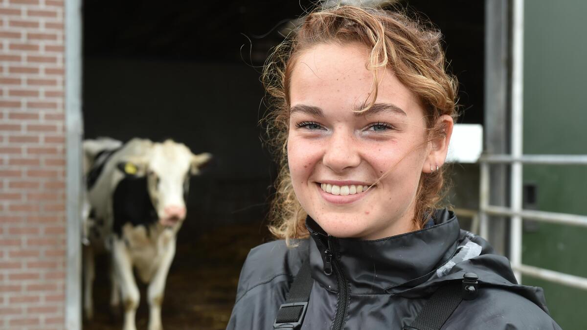 Maud Vonk (20) is boerin én fotomodel op de nieuwe Boerinnenkalender ...
