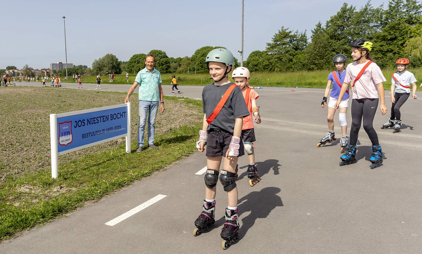 Schaatsbank en plaquettes bij IJsclub Kees Jongert eren stille krachten ...