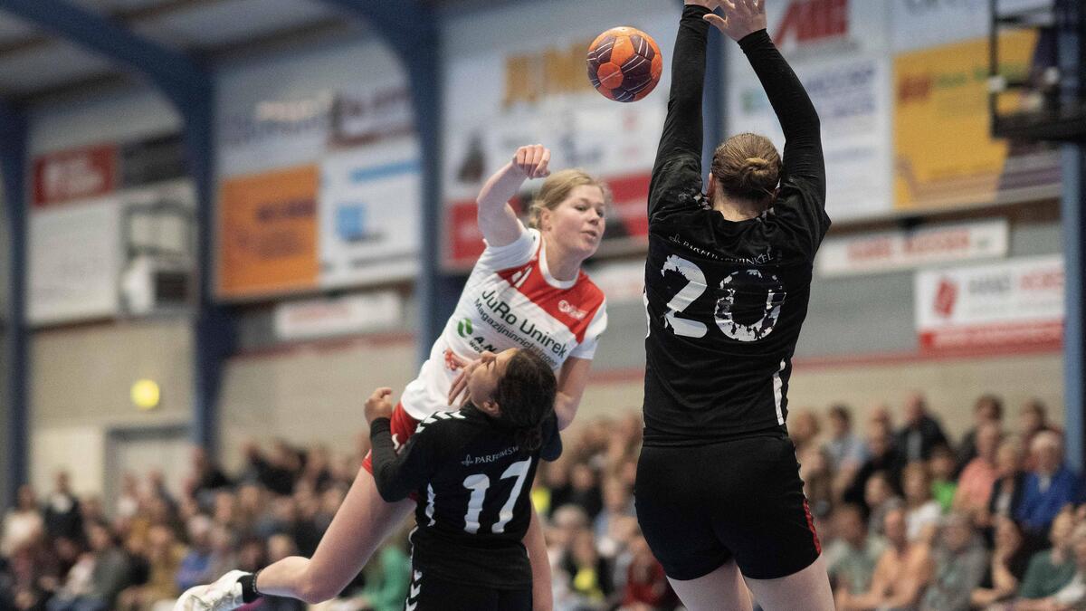 VZV geeft scheidende trainer Schulte en speelster Maud Kruijer afscheid ...