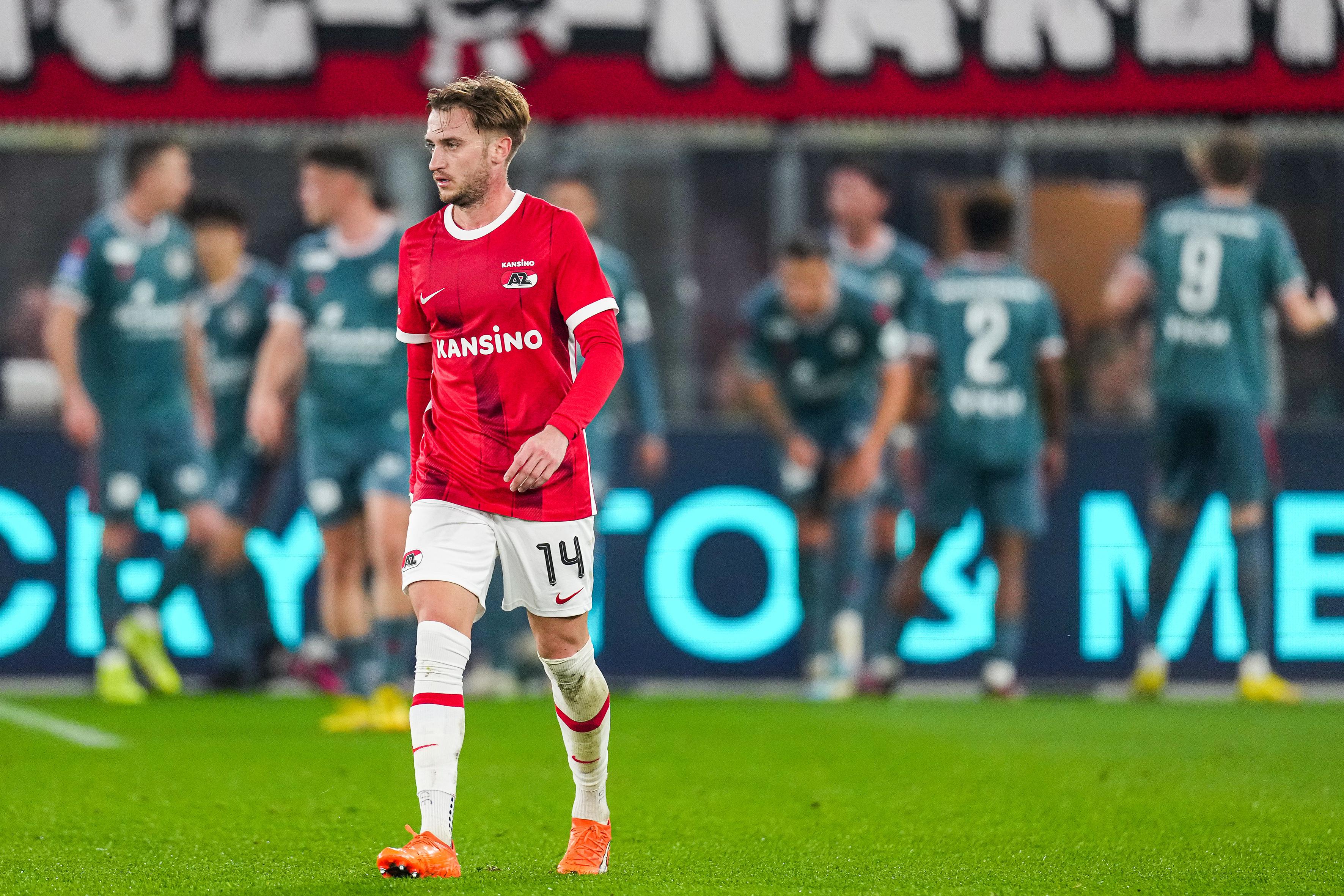 Frustraties en gefluit bij AZ, dat weer niet wint. De band loopt ...