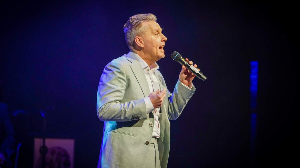 Artiesten maken feest van Ouderen Songfestival | Noordhollands Dagblad