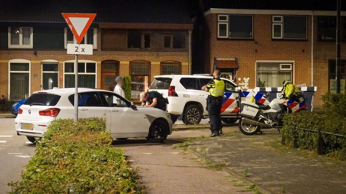 Motoragent botst met automobilist in Beverwijk | Noordhollands Dagblad