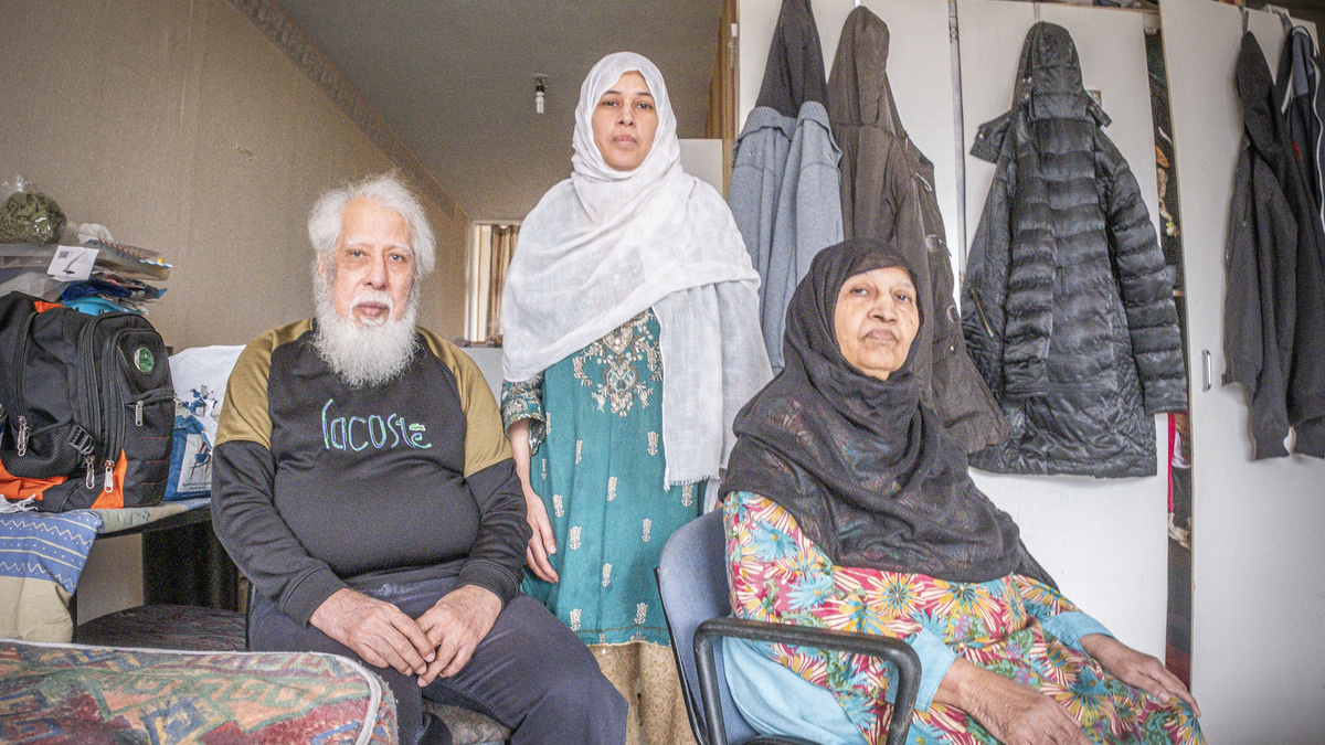 Zieke Mahmood (75) en Qasira (70) moeten hun huis uit. ’Wij kunnen ...