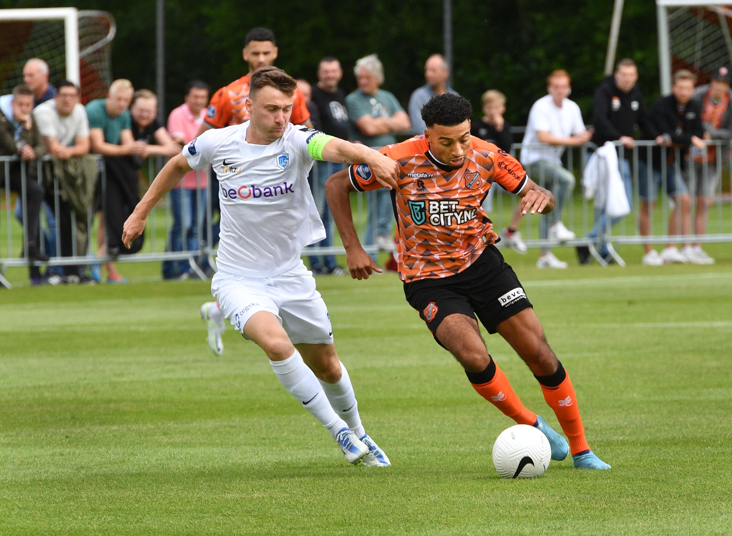 ’We zijn kwetsbaar.’ FC Volendam heeft nog vier weken tot de start van ...