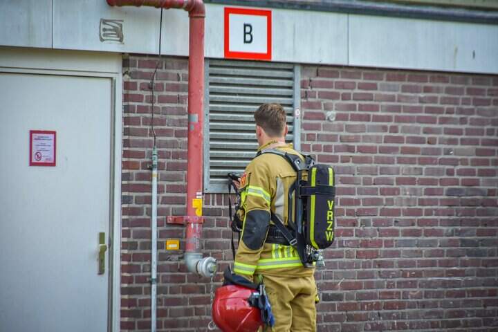 Brandweer en Liander doen onderzoek naar gaslucht in ...