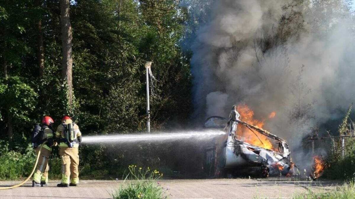 112-nieuws van 24 mei: kunststof steiger in brand in Andijk, caravan ...