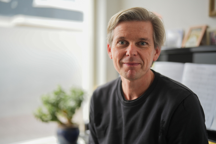 Zingende huisarts Ernst van der Pasch brengt album uit: ’Een positief ...
