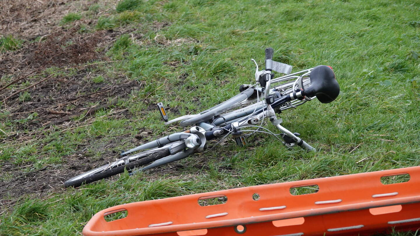 Grote zoekactie langs water in Ursem vanwege gevonden fiets ...