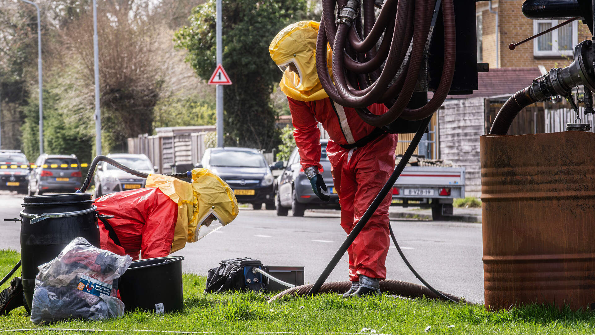 Schoonmaakactie riool in Alkmaar door dumping van drugsafval. Opnieuw ...