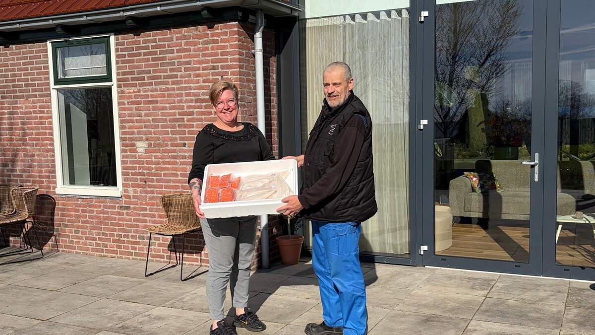 Vishandelaar Bert Mulder doneert vis aan hospice Het Tweede Thuis in ...
