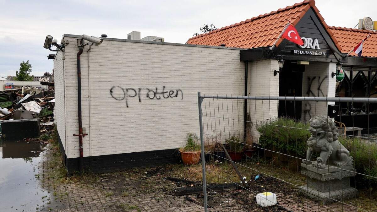 Burgemeester Diepstraten reageert op brand en racistische leuzen in ...