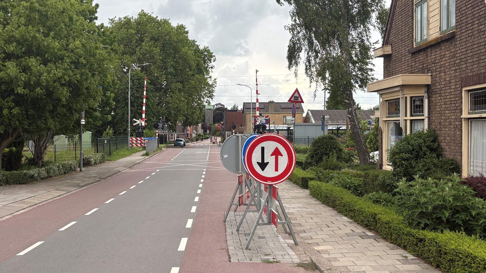 ’Permanente’ gaten in asfalt Broekerhaverweg door trekken ...