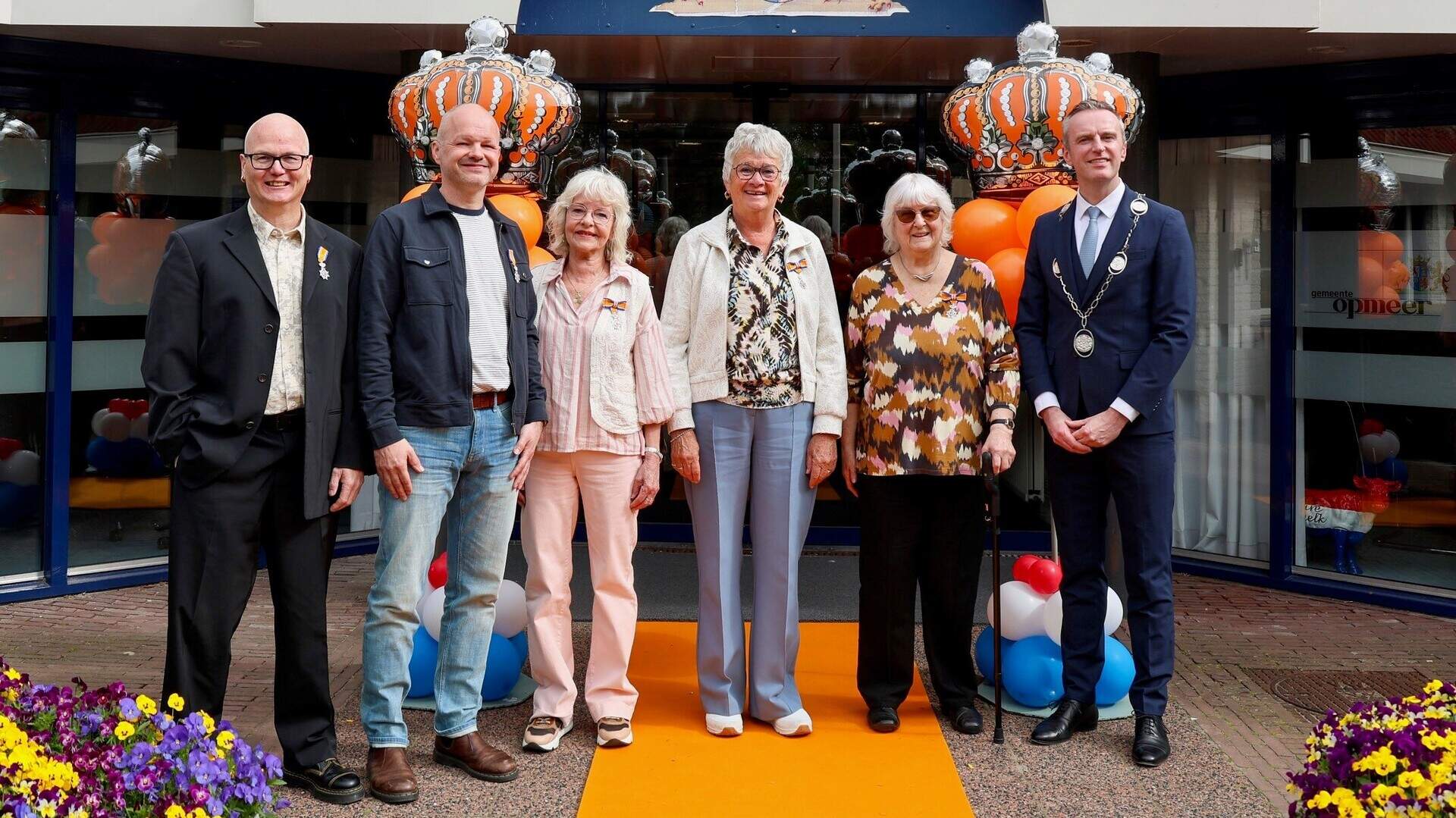 Moeder Corry (72) en zoon Dennis Pronk (51) kunnen elkaar in het ...