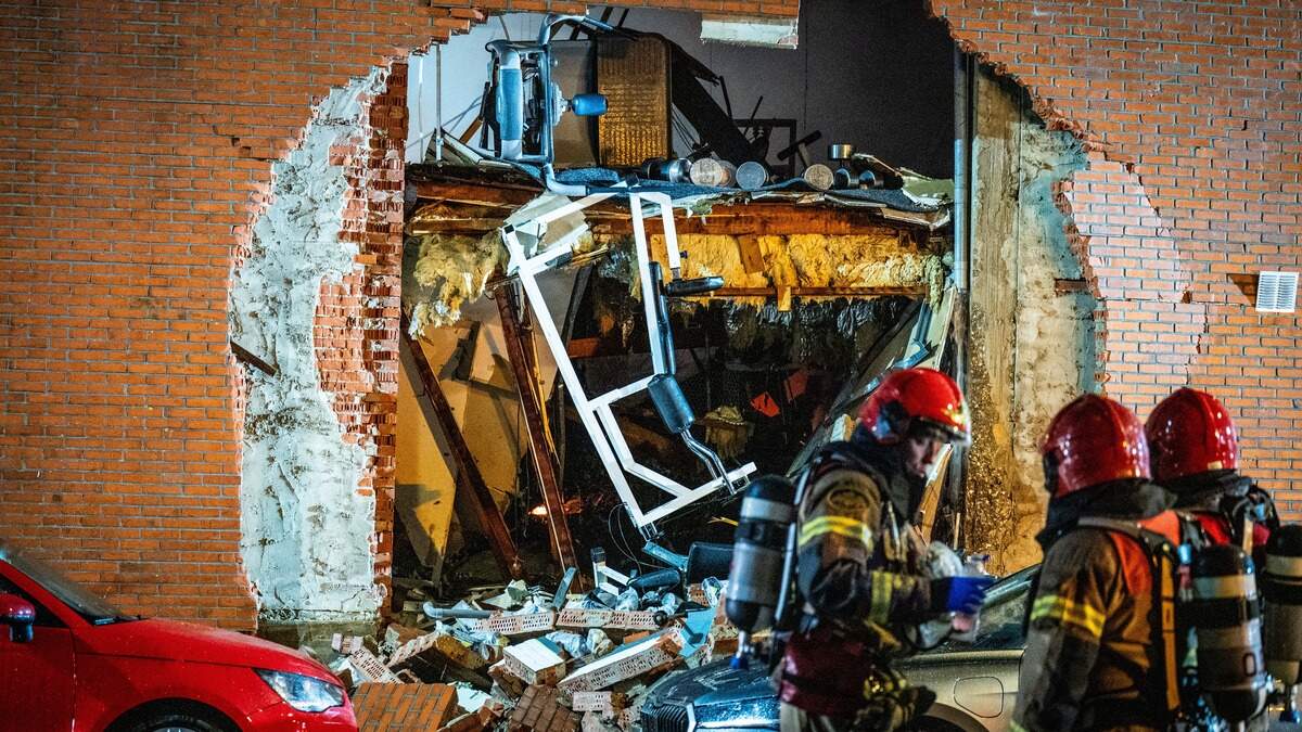 Zeven gewonden door explosie en brand Amsterdam Nieuw-West. Brandweer ...