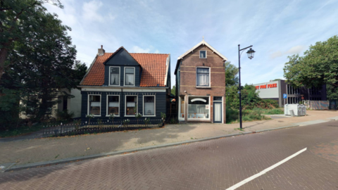 Grote lap grond met rijksmonument en meerdere panden aan de Westzijde ...